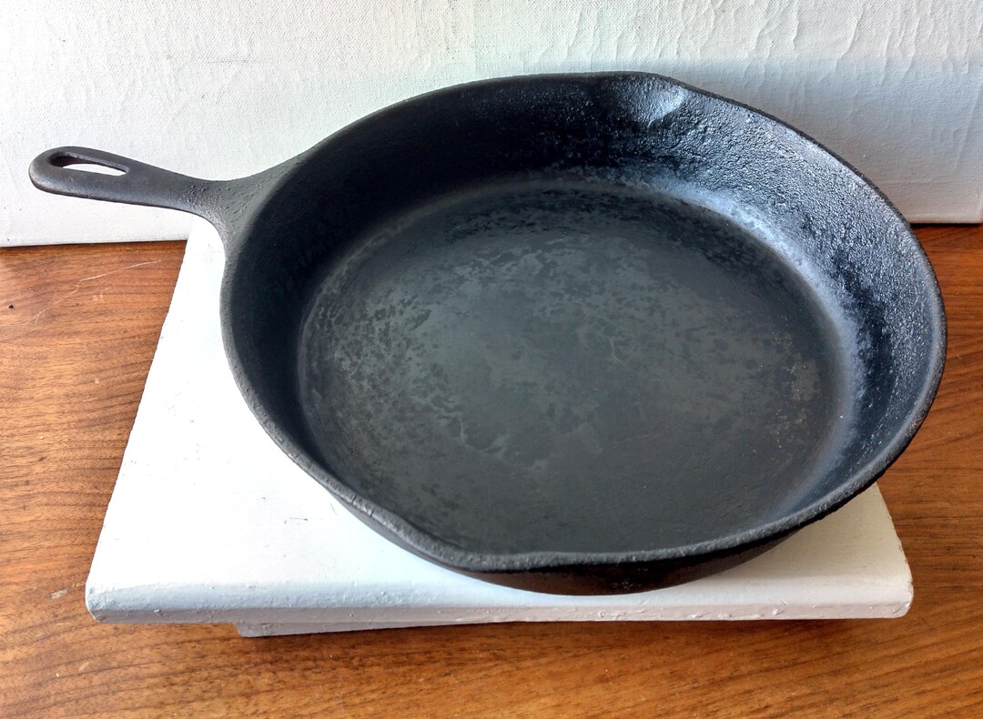 Large Vintage Cast Iron Pan With Handle, Cast Iron Cookware, 11 Inch ...