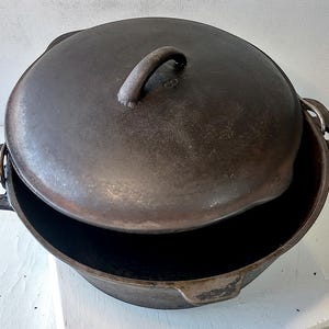 Large Vintage Cast Iron Dutch Oven With Lid and Folding Wire Handle, No ...