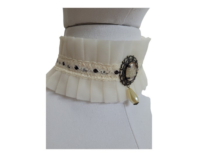 Ivory Ruffle and Lace Cameo With Pearl, Victorian Neck Ruff Choker ...