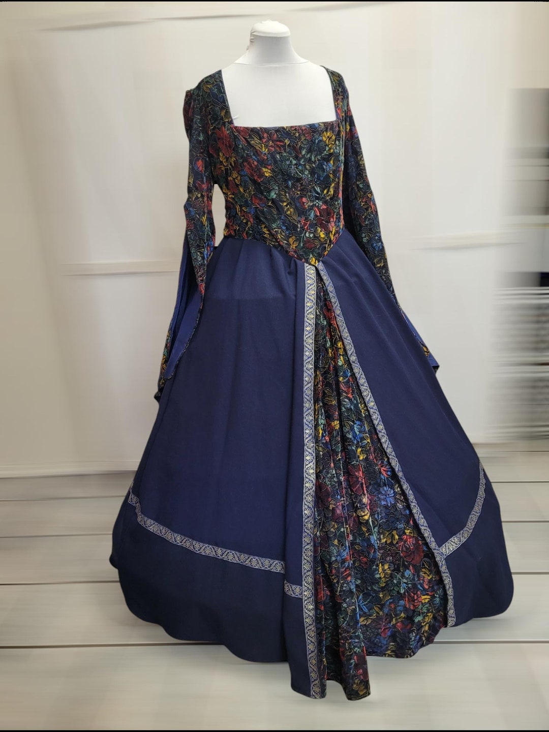 Bust 52 Night Court Tudor Anne Boleyn Dress, Game of Thrones Gown ...