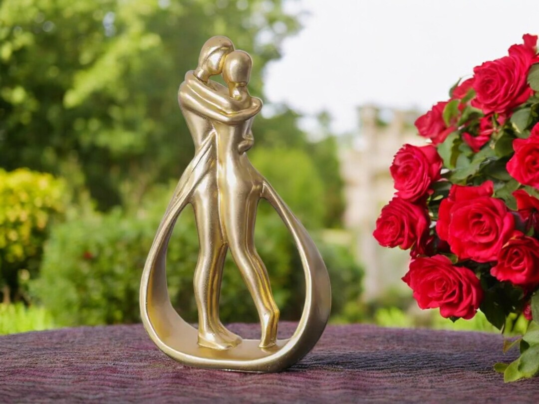 Modern Abstract Hugging Couple Statue – Elegant Home Decor & Romantic ...