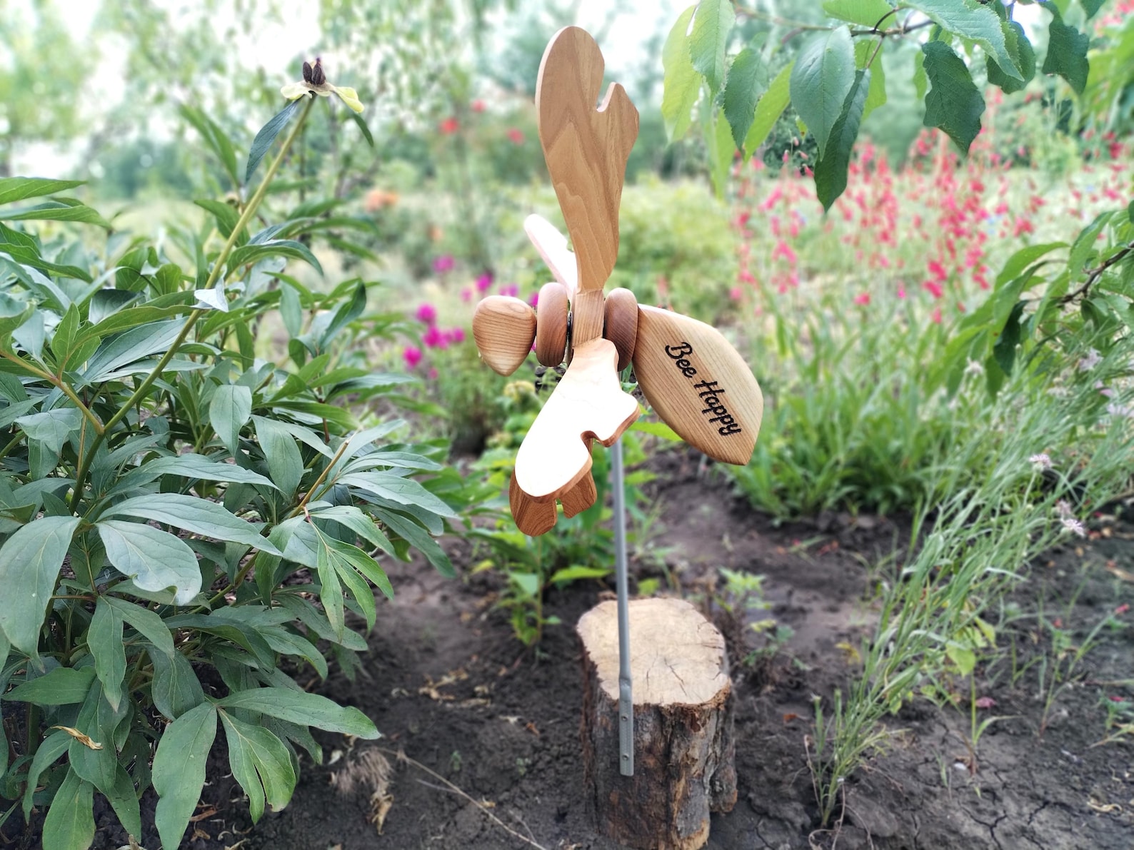 Bee Whirligig Wind Spinner – Wooden Garden Bee Decor, Outdoor Yard ...
