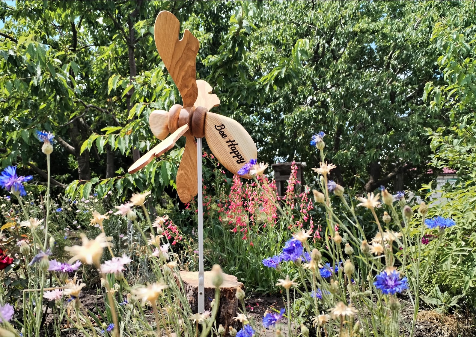 Bee Whirligig Wind Spinner – Wooden Garden Bee Decor, Outdoor Yard ...