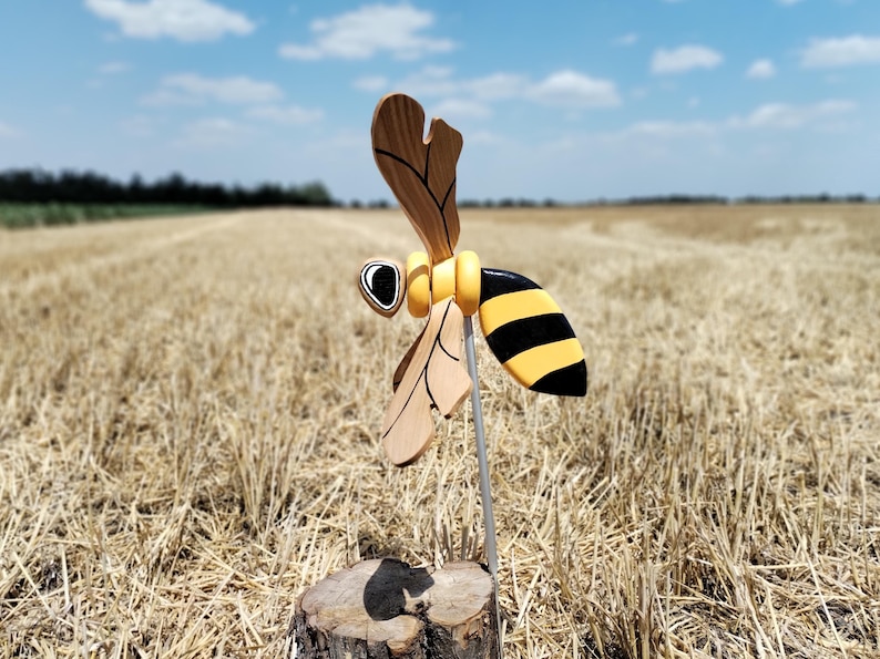 Bee Whirligig Wind Spinner – Wooden Garden Bee Decor, Outdoor Yard ...