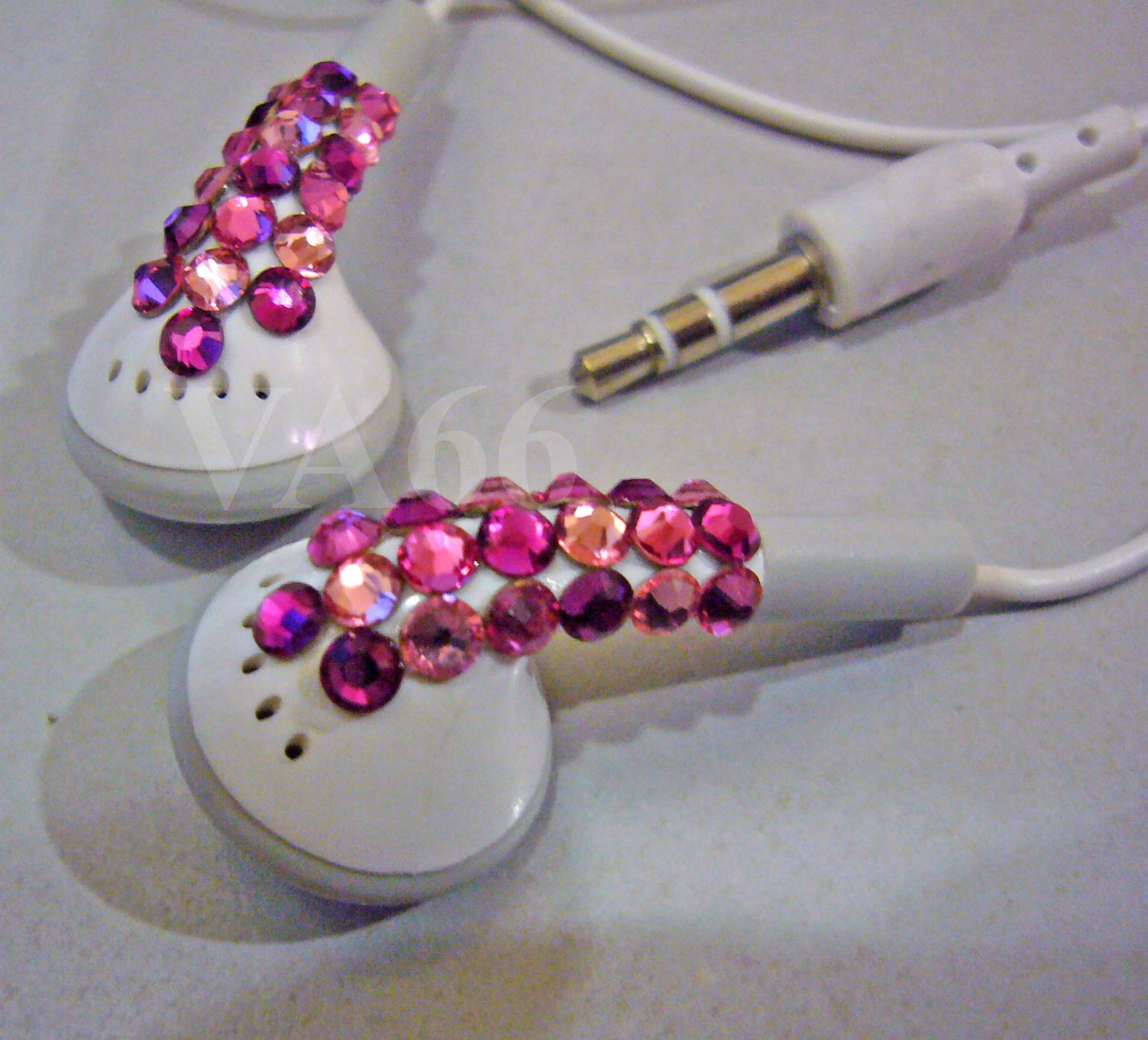 Bling Bling Studded White Ear Buds Pinks Swarovski Flatback Studs on ...