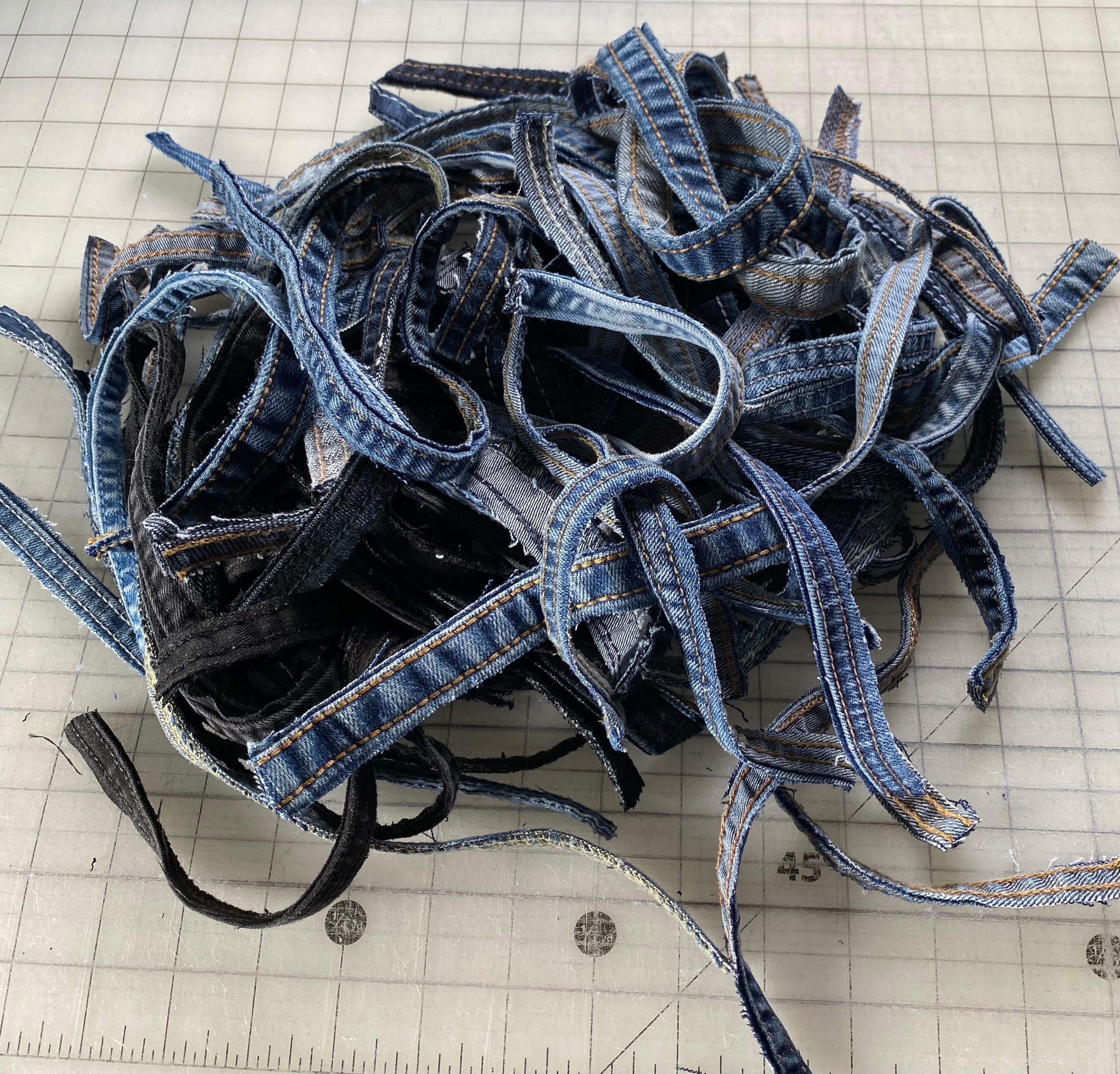 1 Lb Bundle Blue Jean Seams/salvaged Seams/denim Scraps/jean Pieces ...