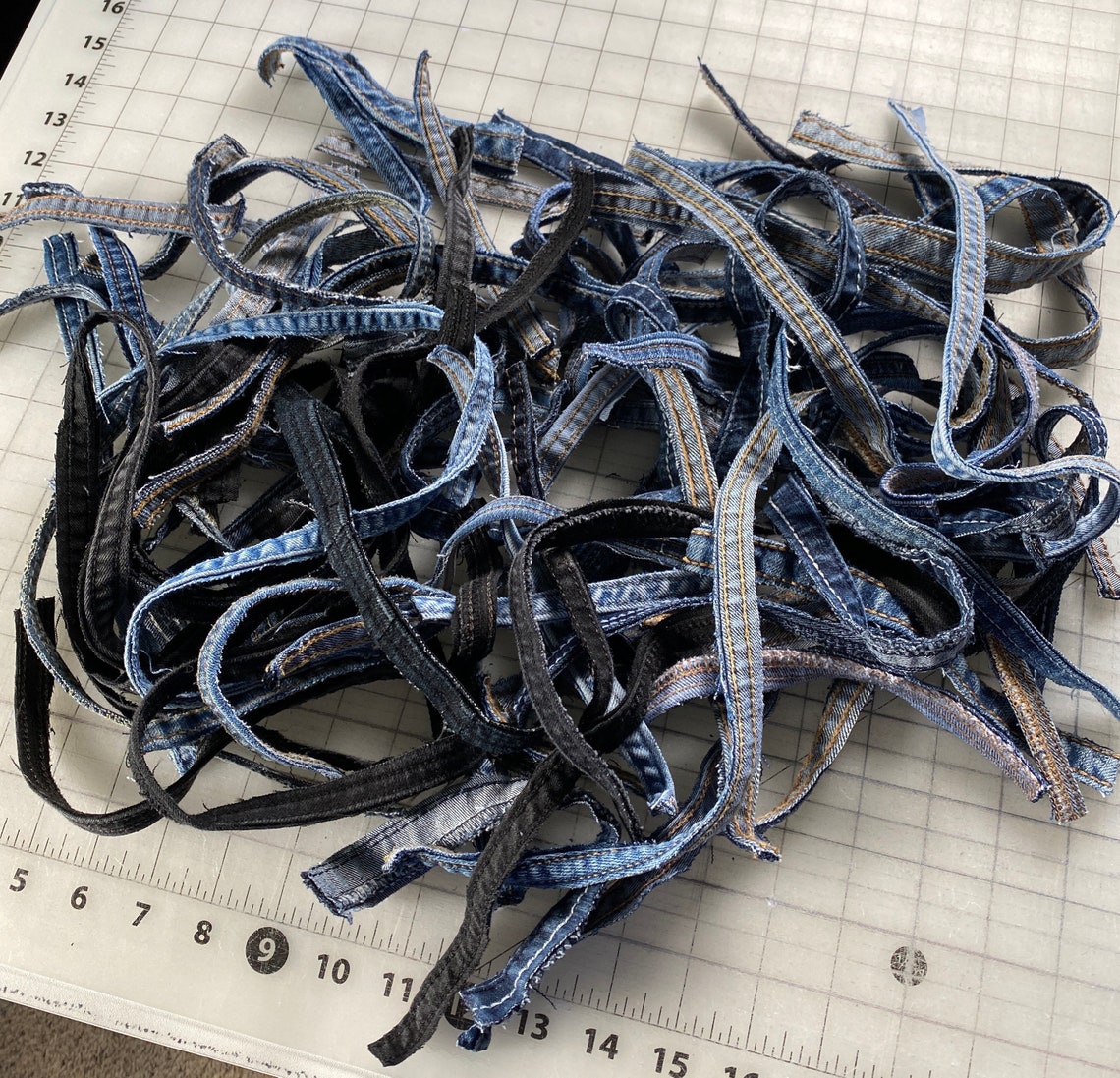 1 Lb Bundle Blue Jean Seams/salvaged Seams/denim Scraps/jean Pieces ...