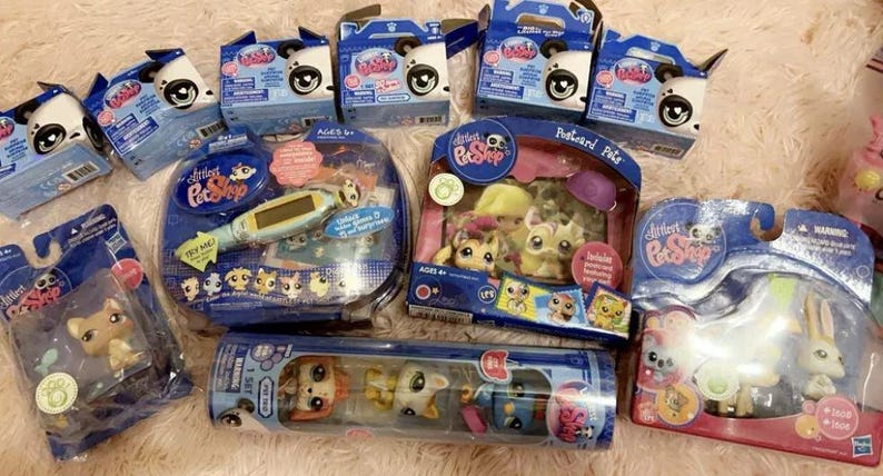 Huge LPS Lot Over 400 Authentic Pets Hundreds of Accessories, a Toy ...