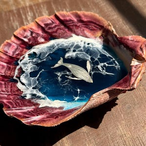 Hand-painted Whale in Clam Shell: Epoxy Resin Ocean Ring Dish - Etsy