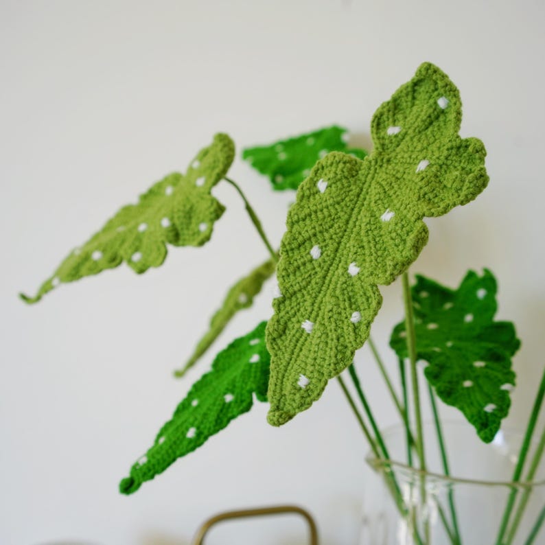 Crochet Polka Dot Begonia: Handmade Yarn Flower Stem Bouquet - Etsy