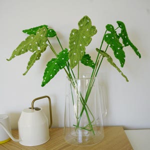 Crochet Polka Dot Begonia: Handmade Yarn Flower Stem Bouquet - Etsy