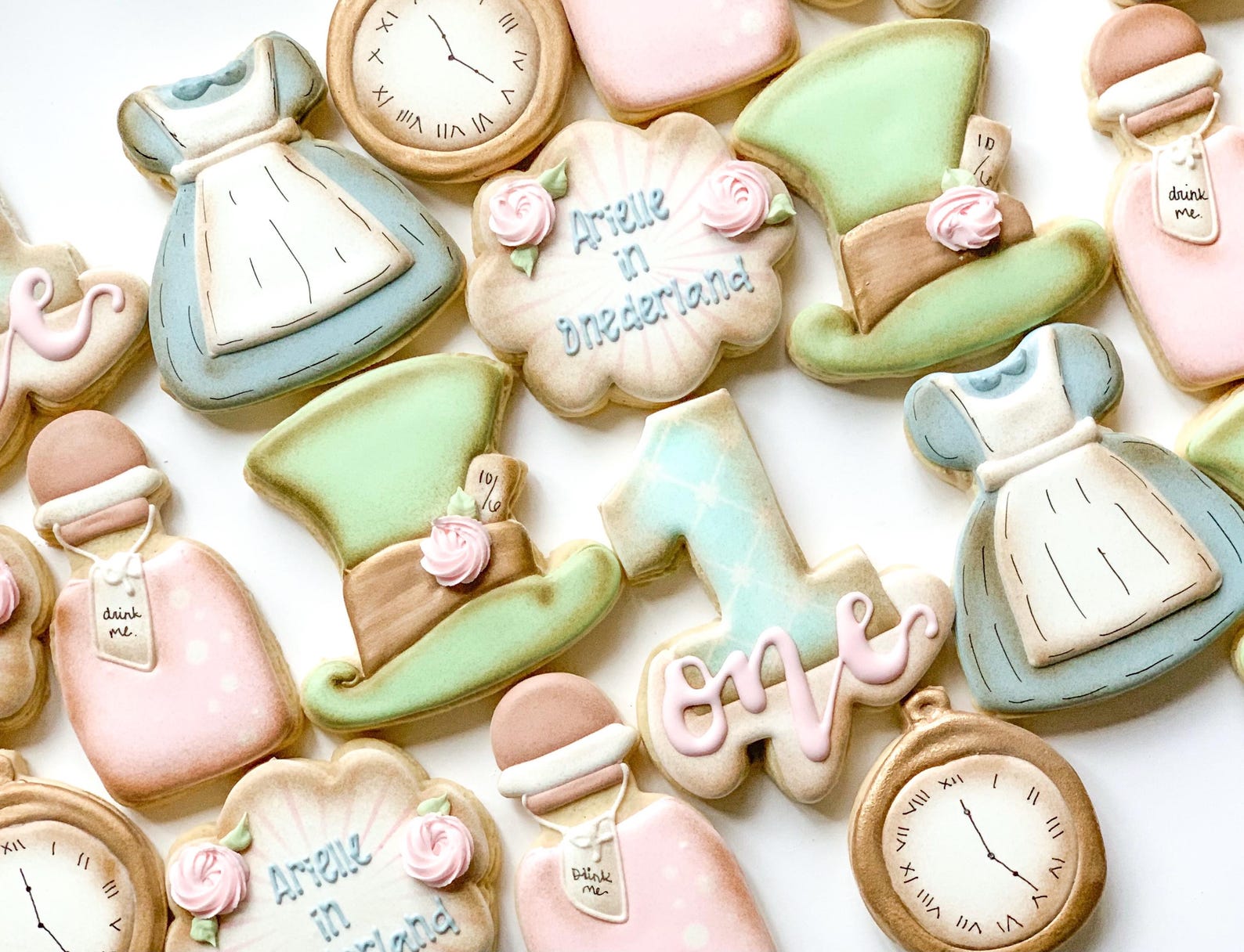 Vintage Alice in Wonderland Decorated Sugar Cookie Set - Vintage Alice ...