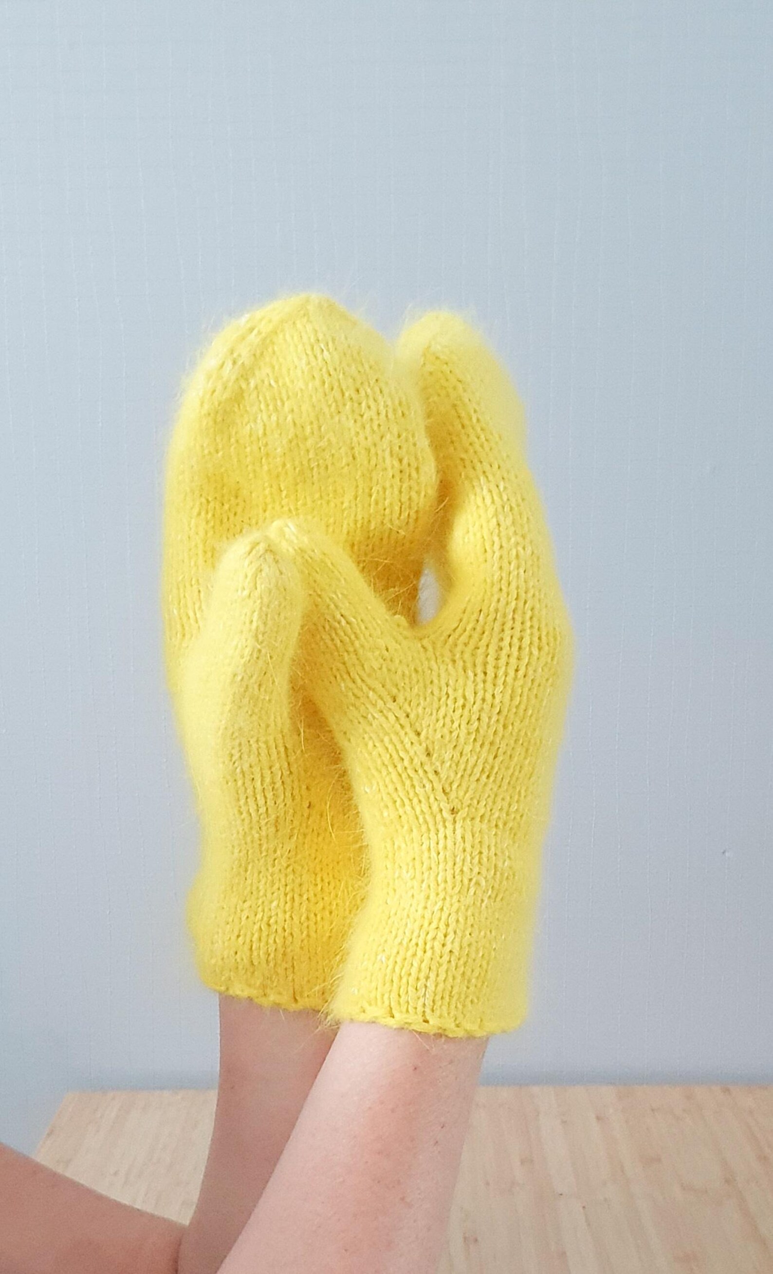 Angora Fluffy Mittens Knitting Pattern: Easy Vintage Style Wrist ...