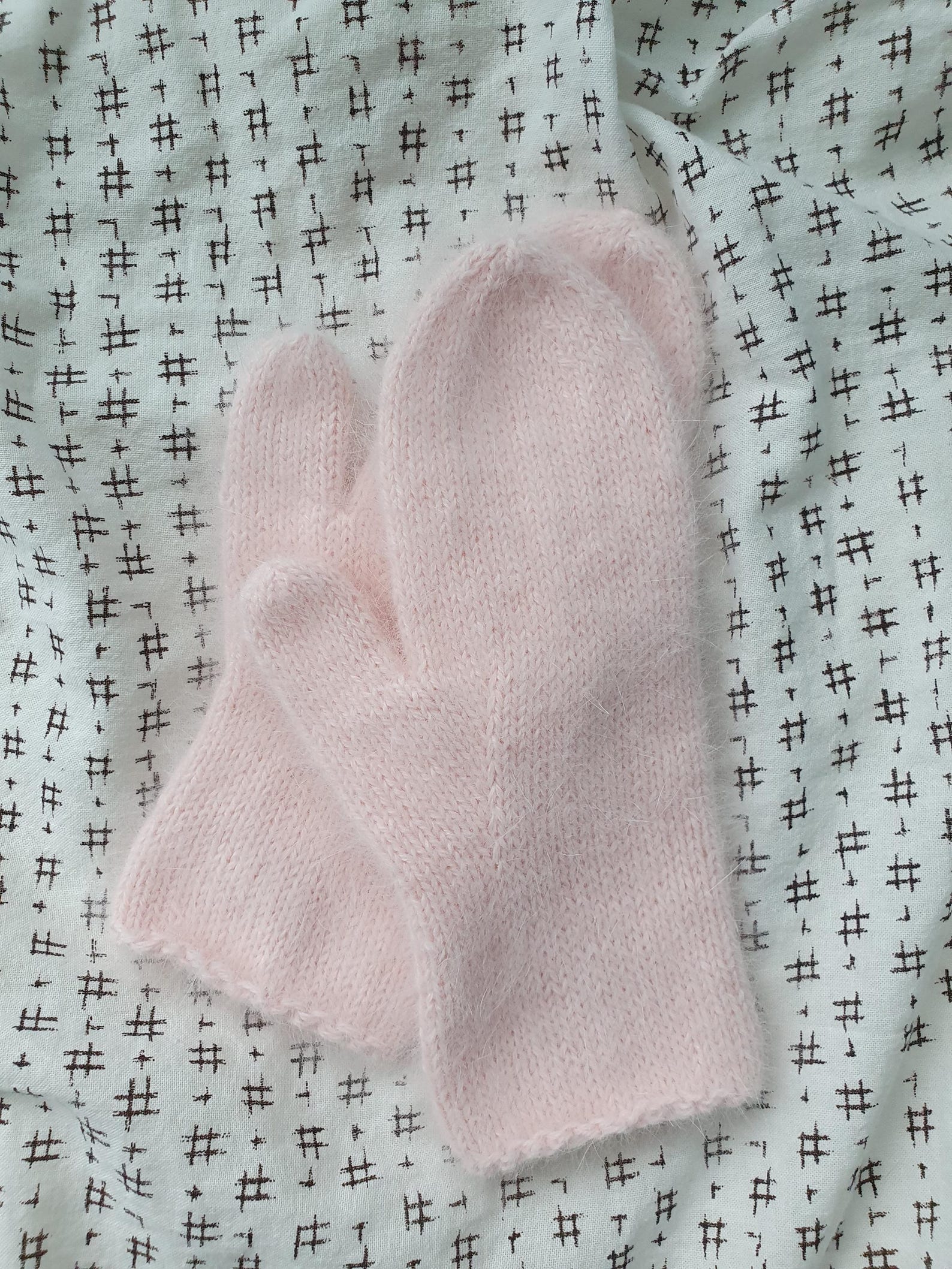 Angora Fluffy Mittens Knitting Pattern: Easy Vintage Style Wrist ...