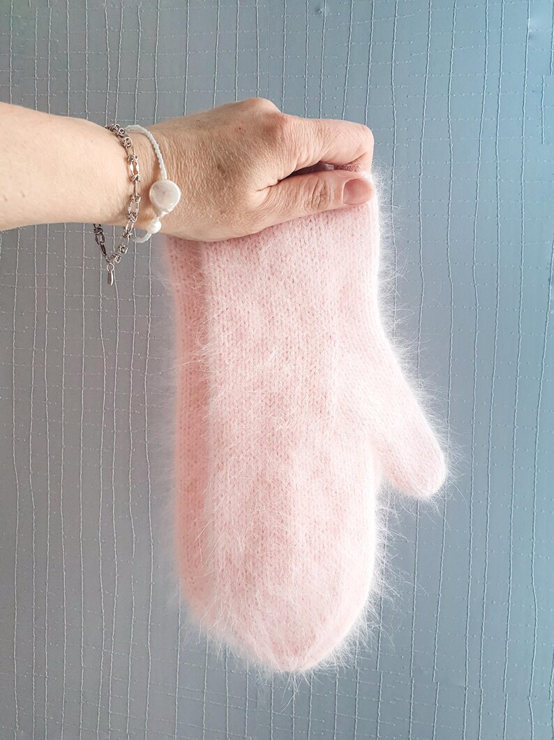 Angora Fluffy Mittens Knitting Pattern: Easy Vintage Style Wrist ...