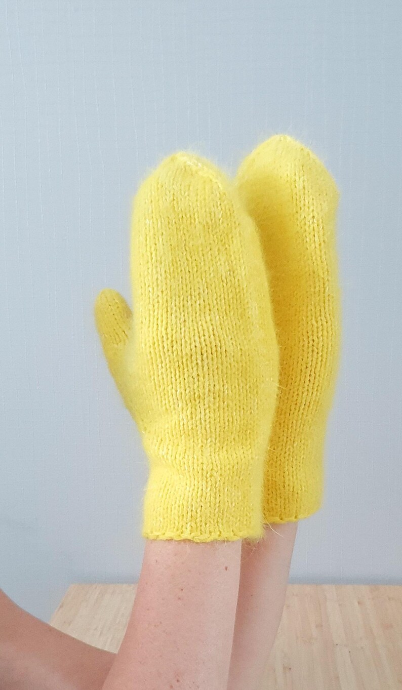 Angora Fluffy Mittens Knitting Pattern: Easy Vintage Style Wrist ...