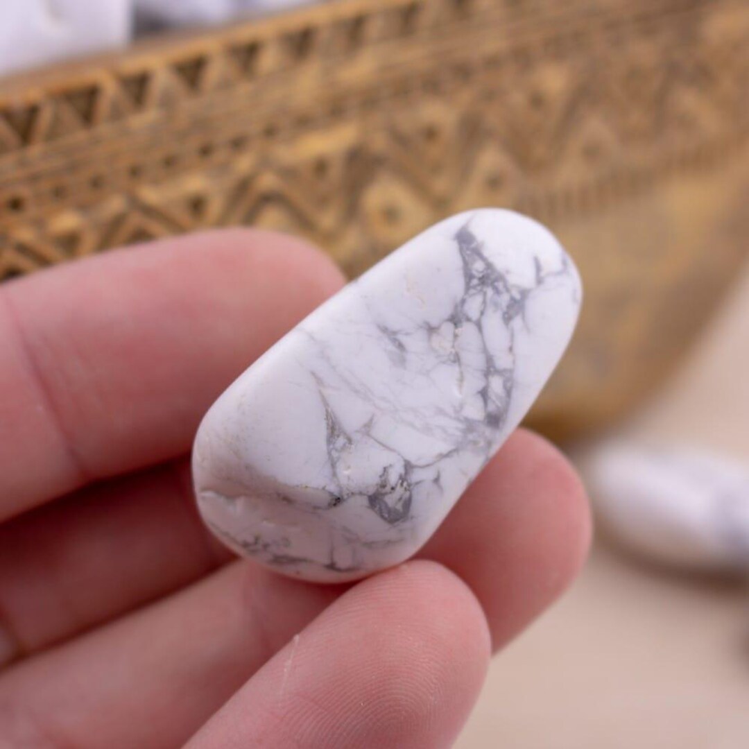 White Howlite Tumbled Stone, Calming Crystal for Meditation, Sleep ...