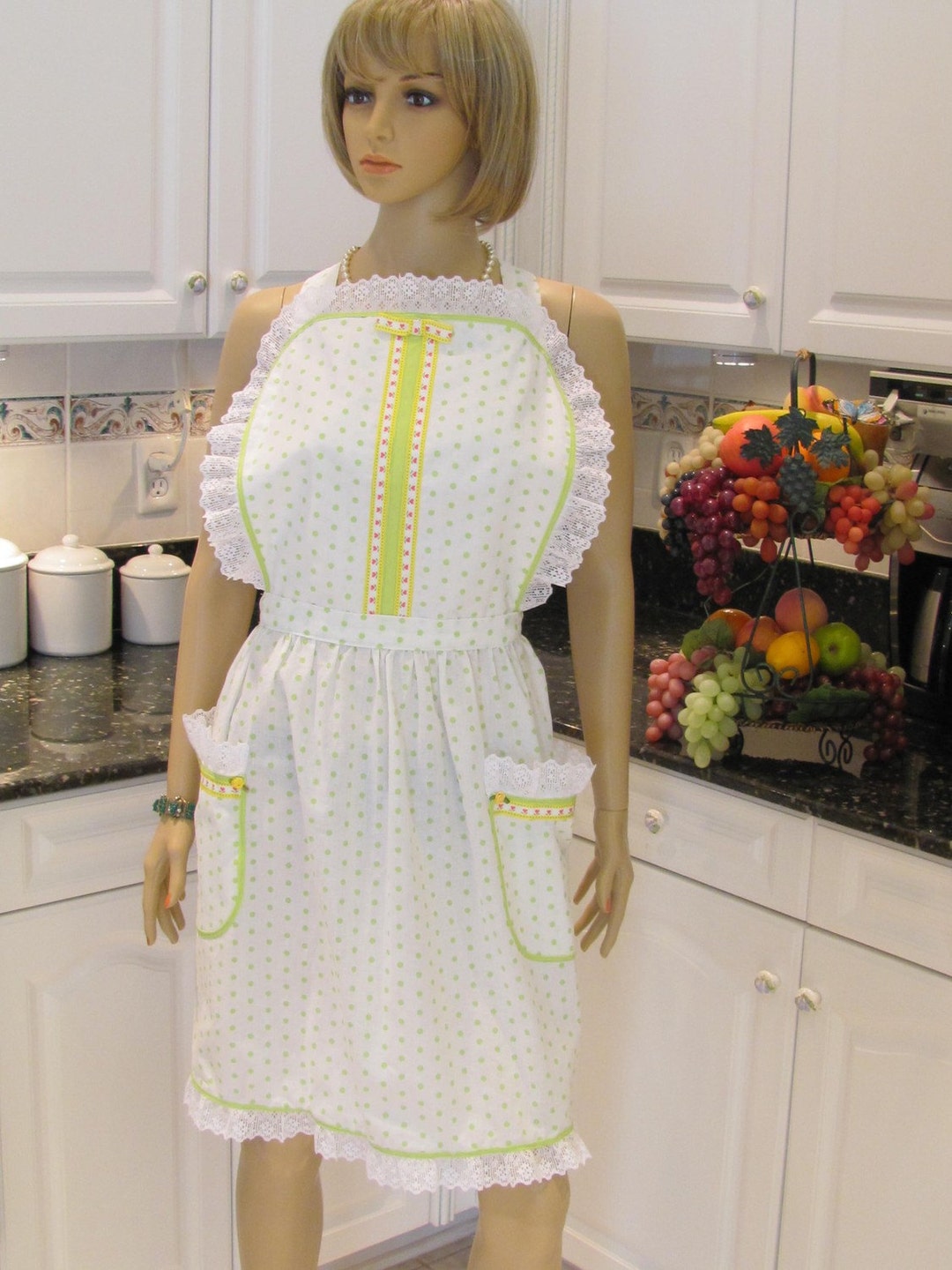APRON: FULL Size/plus Size, Traditional, Two Pockets, White Lime Green ...