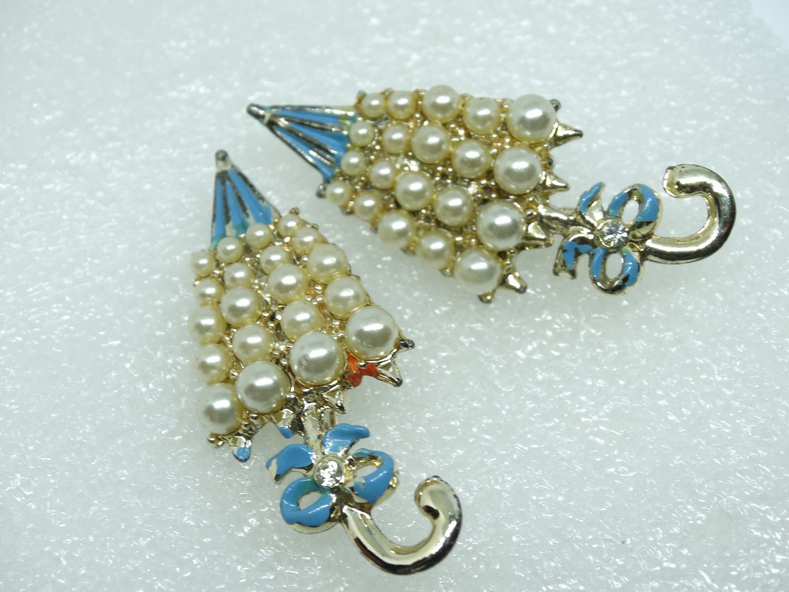 Adorable Umbrella/parasol Twins Pins - Jeweled With Glass Pearls, Pale ...