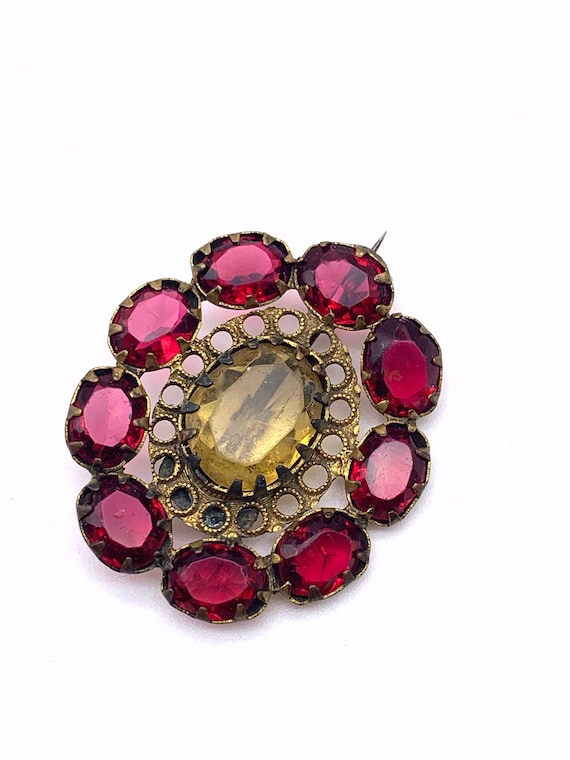 Ancient oval brooch of c.1910s/1920s, with Garnets &… - Gem