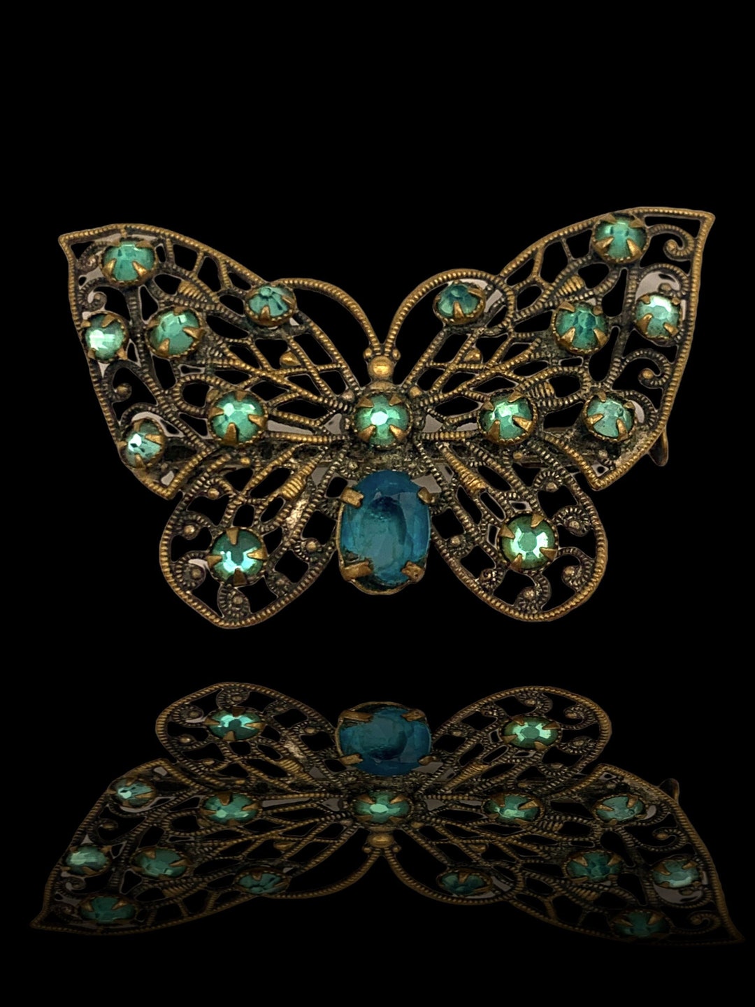 Vieille broche papillon tchèque des années 1930-nuances de strass brillants vert émeraude et ...
