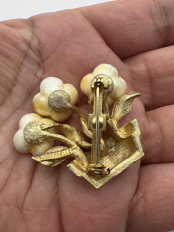 Most Graceful Mamselle vase with Flowers brooch - Del… - Gem