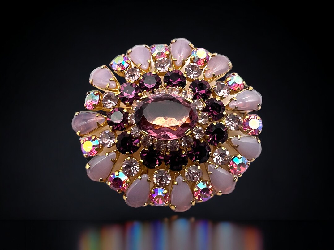 Broche supérieure en pierre de verre violet et rose scintillant, très ...