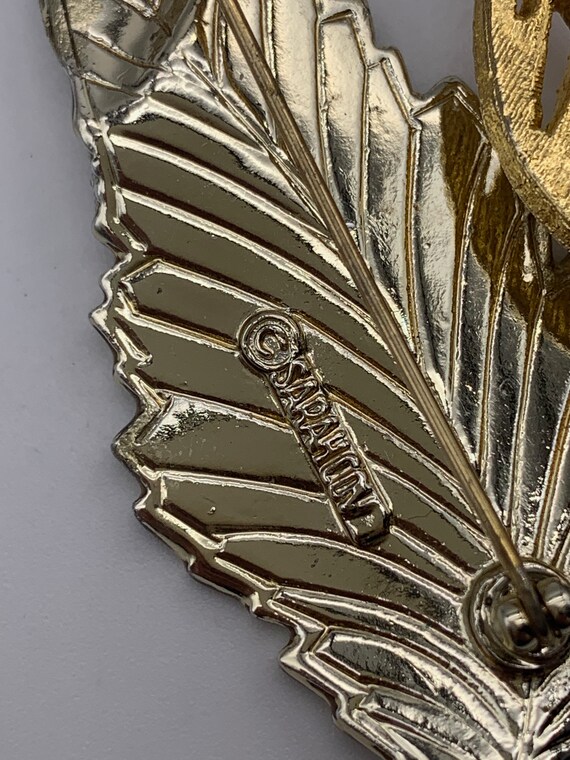 Two elegant 1950s collectible pins - shaped leaf and … - Gem