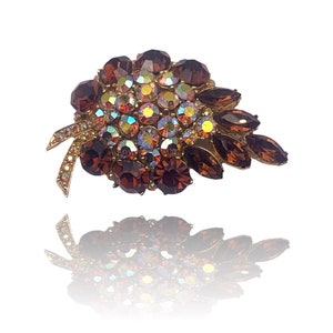 Vintage Shiny Leaf-shaped Brooch With Shine AB Chàton and Amber ...