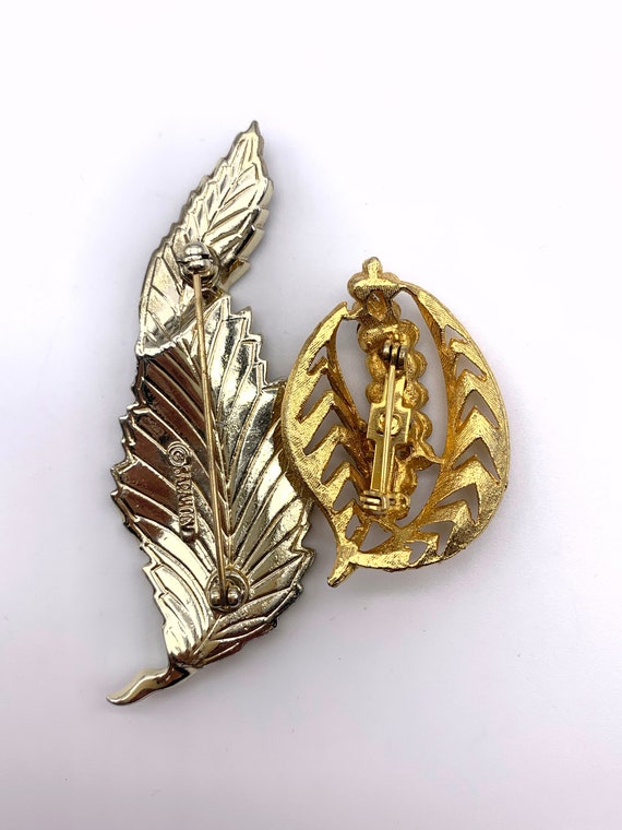 Two elegant 1950s collectible pins - shaped leaf and … - Gem