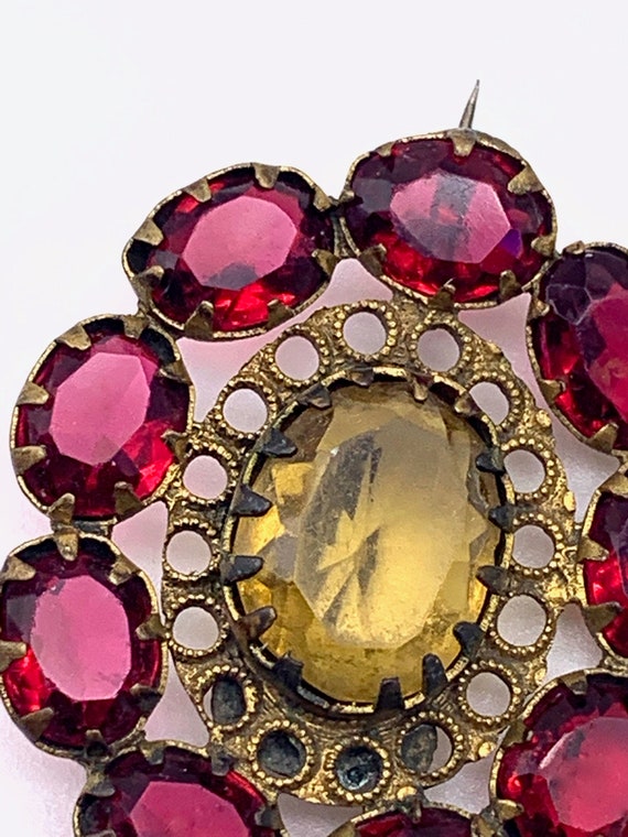 Ancient oval brooch of c.1910s/1920s, with Garnets &… - Gem