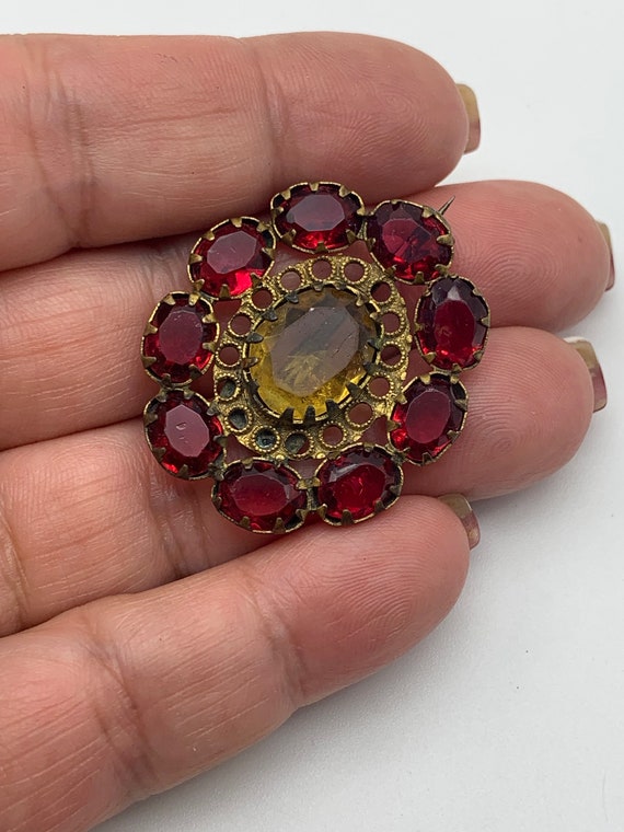 Ancient oval brooch of c.1910s/1920s, with Garnets &… - Gem