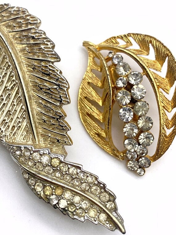 Two elegant 1950s collectible pins - shaped leaf and … - Gem