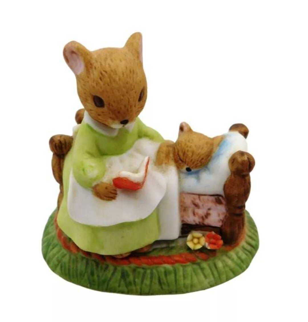ENESCO Vintage Figurine E8716 - Mother Mouse Reading Book to Baby Mouse ...