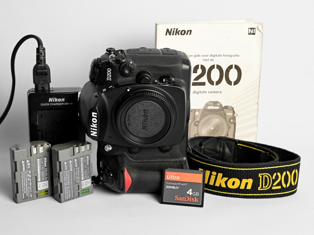 NIKON D200 Digital Semi-pro Camera Body, Weather Sealed Vintage DSLR With 10.2 Megapixels CCD ...