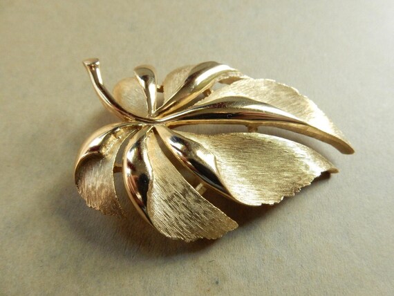 Vintage Signed Crown Trifari Gold Tone Textured Leaf Brooch - Etsy