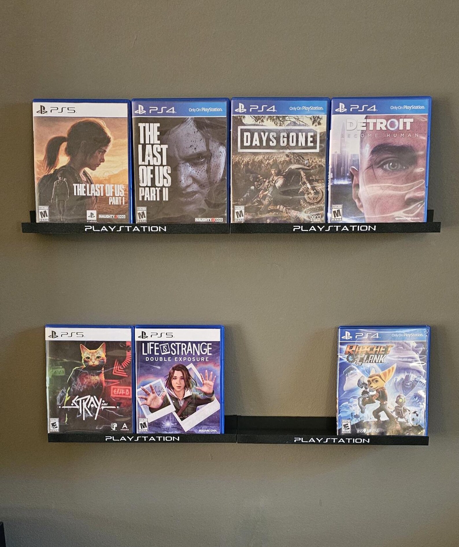 Video Game Console Game Case Wall Display : NON Permanent No Holes to ...