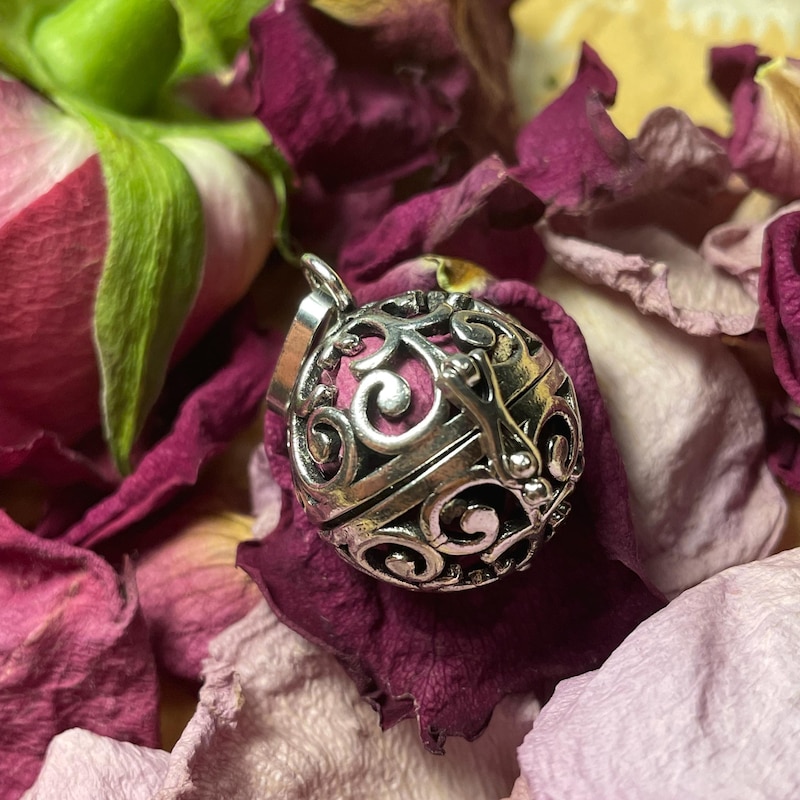 Love Locket Necklace - Etsy