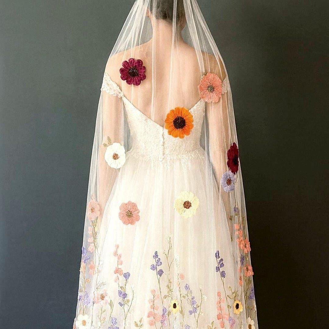 Wedding Veil, Bridal Veil With 3D Multi-colored Lace Appliques (SANGRIA ...