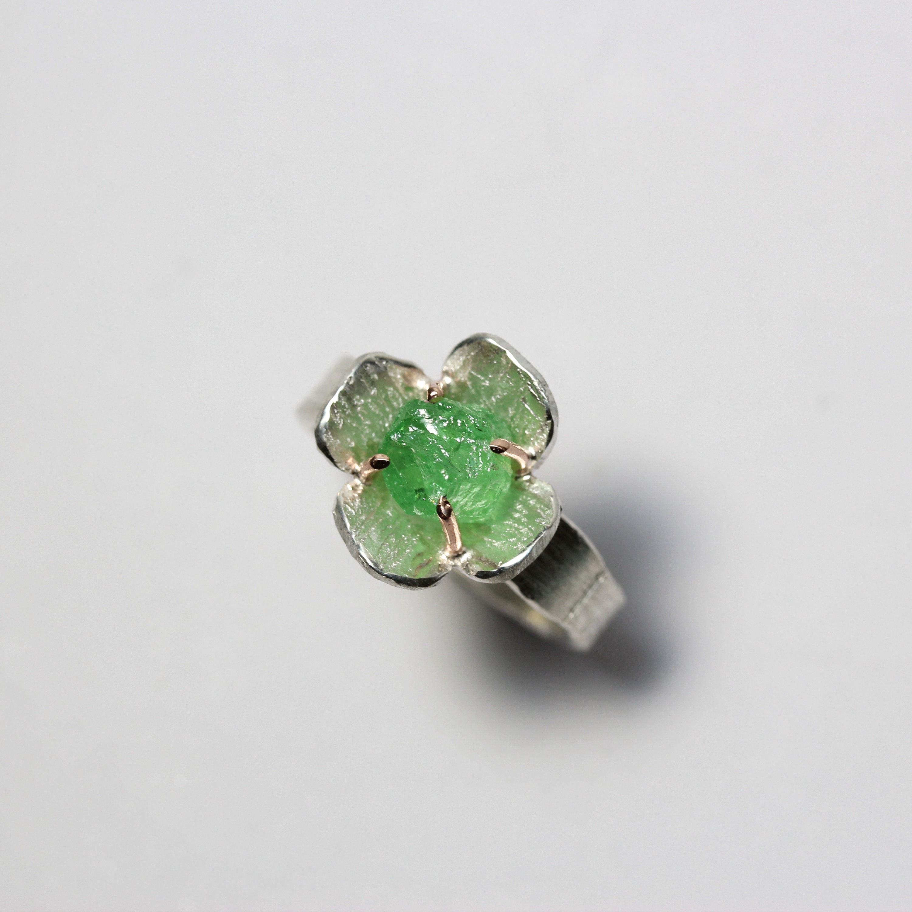 Unique 4 Leaf Clover Raw Mint Green Garnet Ring 14K Rose Gold Textured ...