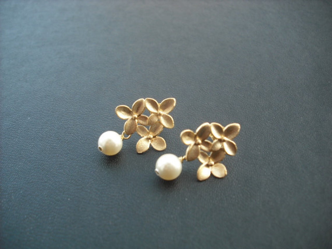 Matte Yellow Gold Cute Little Bouquet With Pearl - Post Earrings - Etsy
