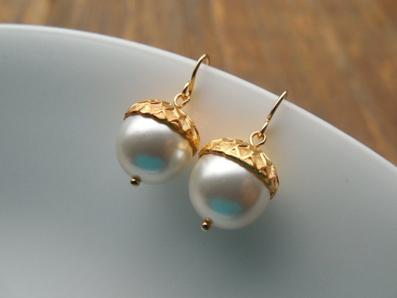 14k Gold Filled - Creamy Pearl Acorn Necklace - Etsy