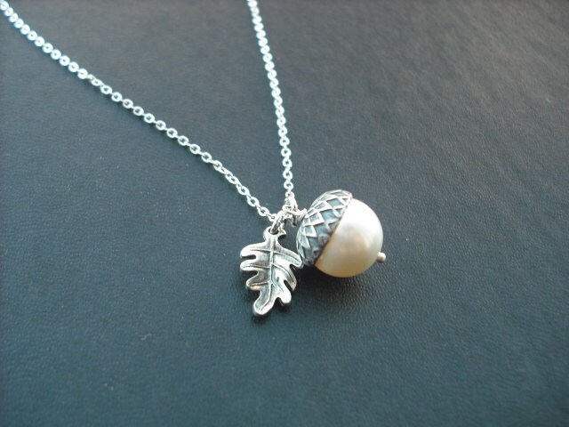 14k Gold Filled - Creamy Pearl Acorn Necklace - Etsy