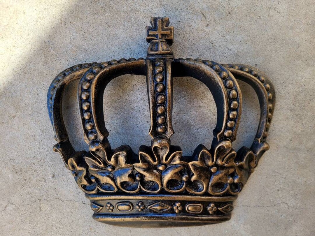 Crown Wall Plaque | PICK YOUR COLOR | Castle Medieval | Old World Decor ...