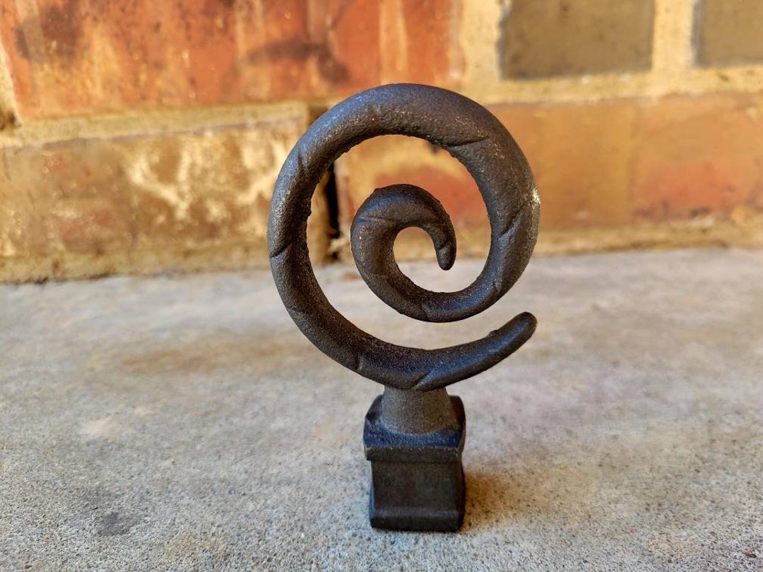 Contemporary Modern Swirl Spear Finial Fence Decor | PICK YOUR COLOR ...