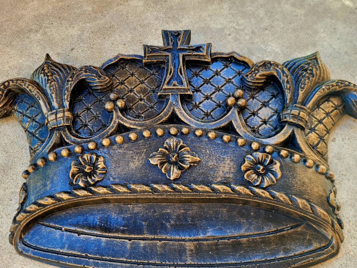 Crown Wall Plaque | PICK YOUR COLOR | Castle Medieval | Old World Decor ...