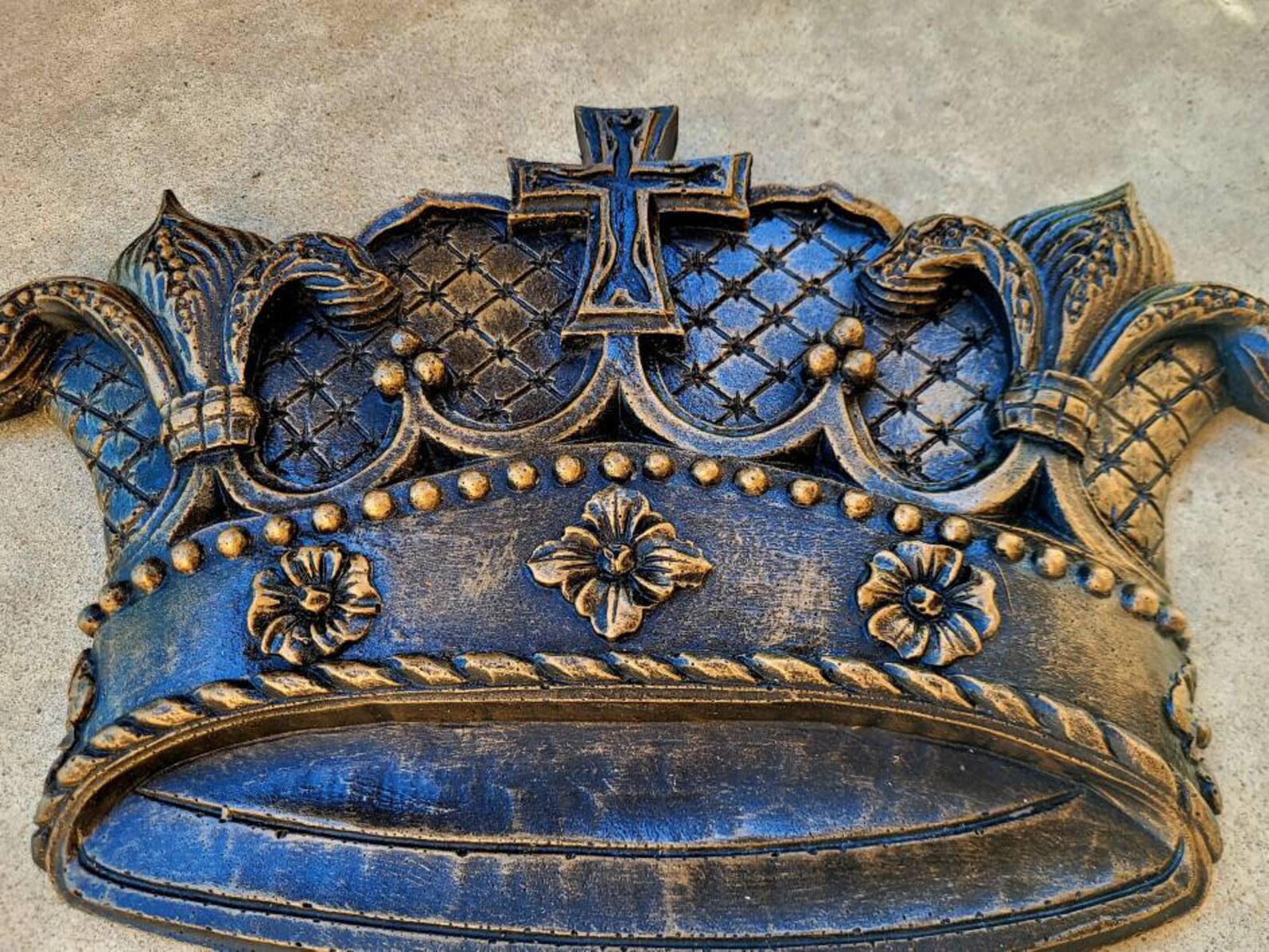 Crown Wall Plaque | PICK YOUR COLOR | Castle Medieval | Old World Decor ...