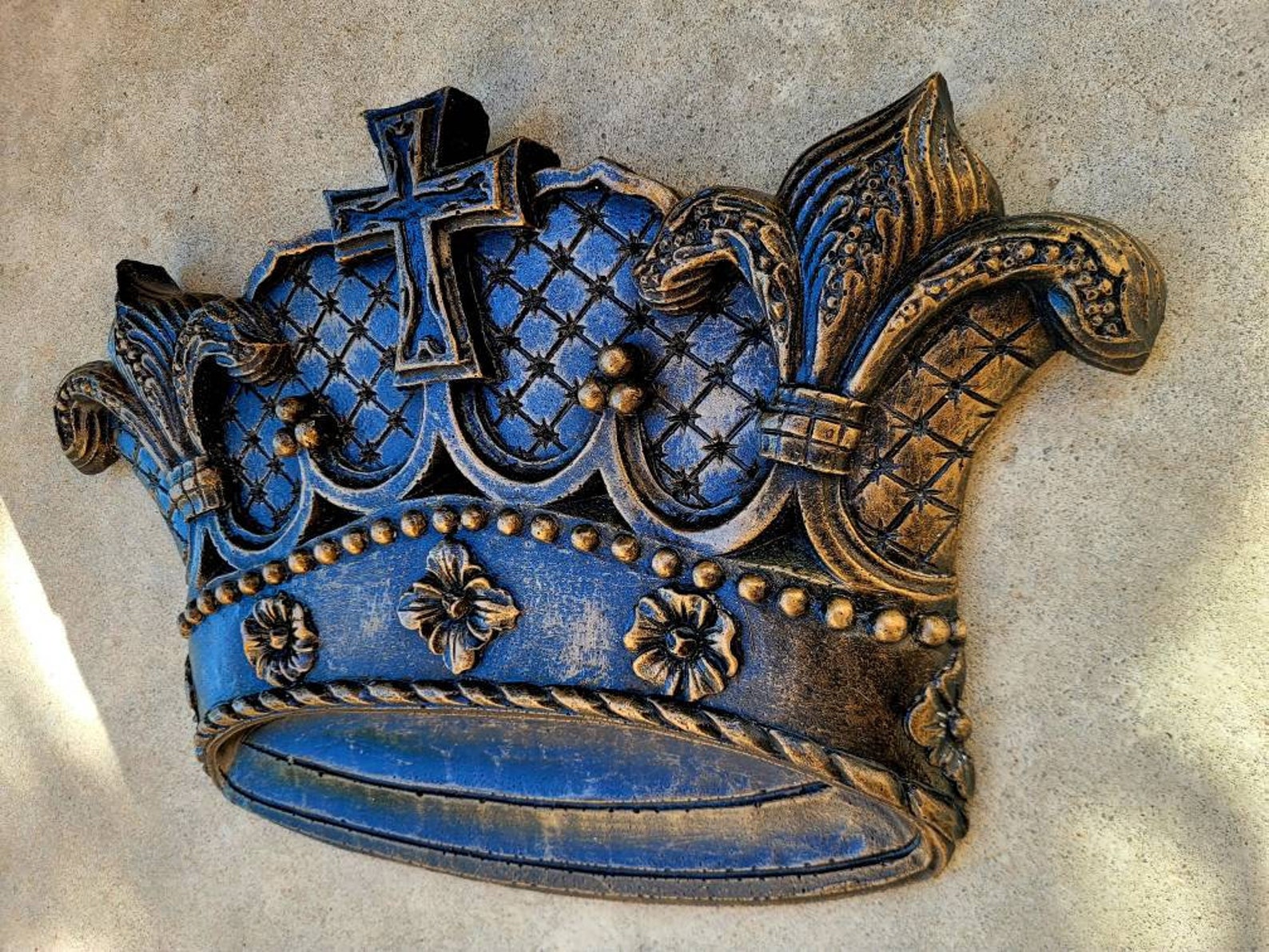 Crown Wall Plaque | PICK YOUR COLOR | Castle Medieval | Old World Decor ...