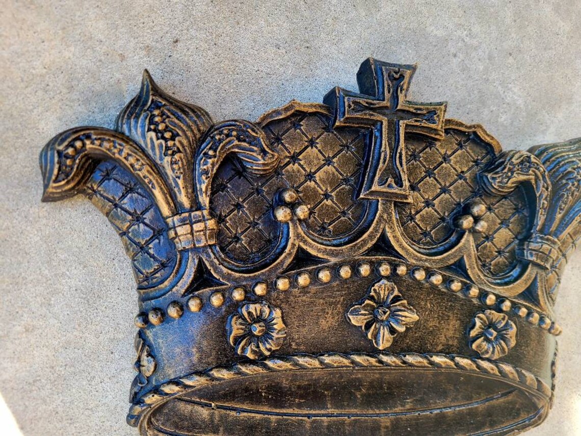 Crown Wall Plaque | PICK YOUR COLOR | Castle Medieval | Old World Decor ...