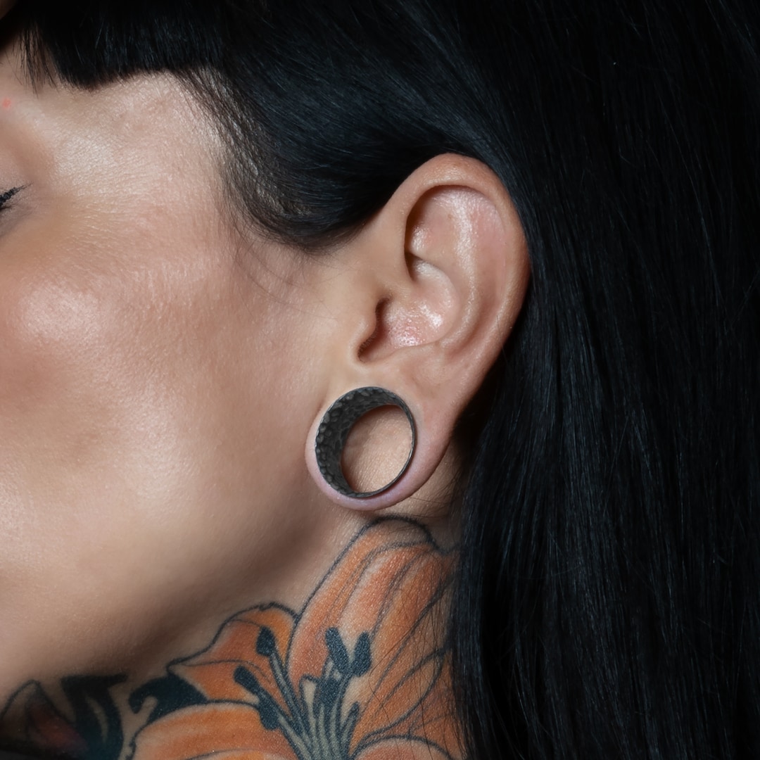 Hammered Black Silver Ear Tunnels, Stretched Ears Gauge Earrings, Plug ...